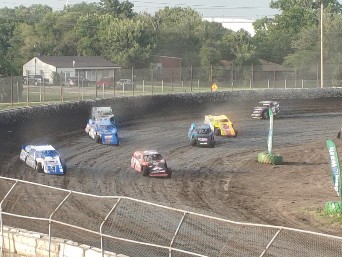 A Mid-American Saturday Night: Dirt Track Racing and the Last Bastion ...